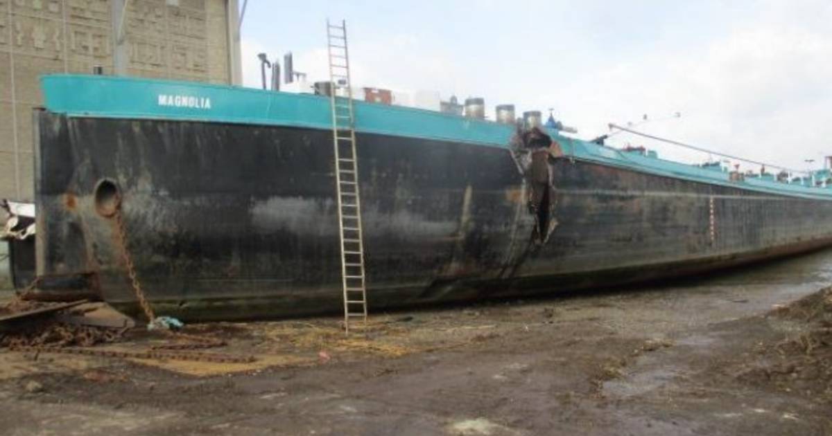 Makelaar schuldig aan milieufraude met afgedankte binnenschepen, firma ...