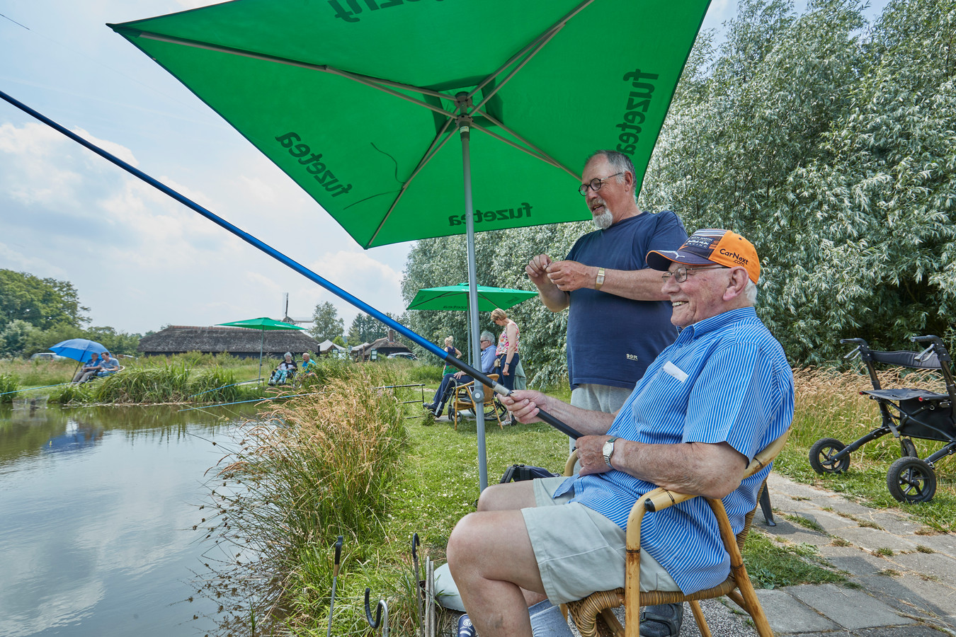 In je rolstoel een hengeltje uitgooien? De hengelaars in Lochem nemen ...