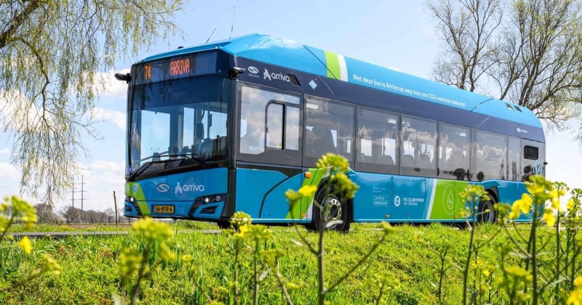 Na verwoestende brand en anderhalf jaar onderzoek rijdt waterstofbus ...