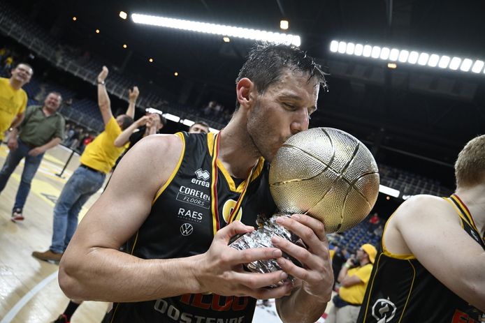 Sam Van Rossom leidt Oostende naar dertiende titel op rij: “Hiervoor ...