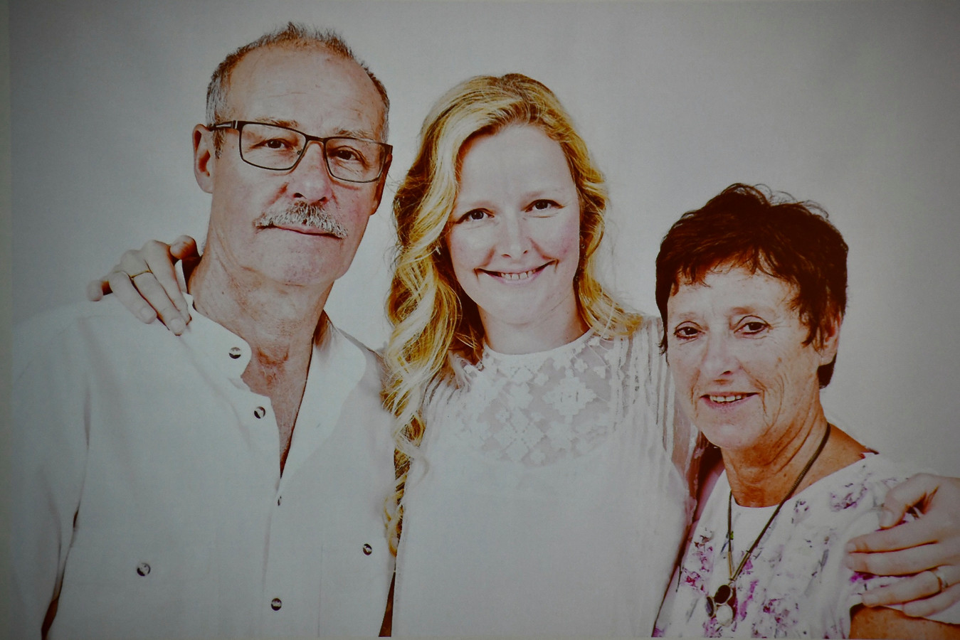 Kleindochters nemen afscheid van opa Luc (75), die stierf in vlammenzee ...