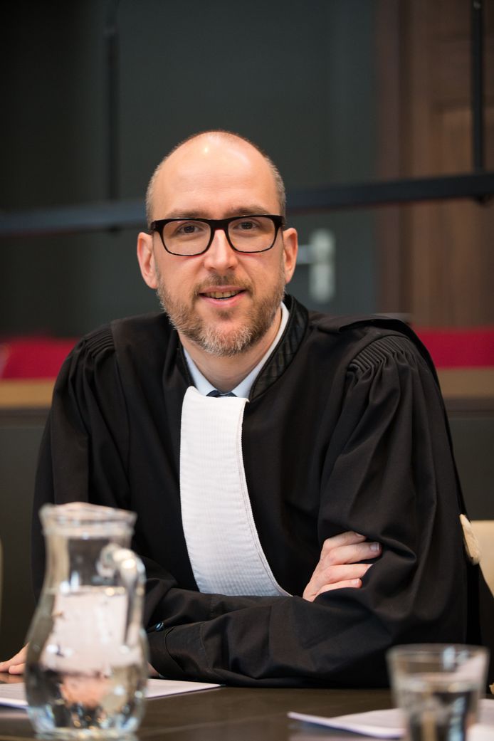 Steeds meer advocaten vragen om te pleiten zónder mondmasker: “Het mag geen muilkorf worden ...