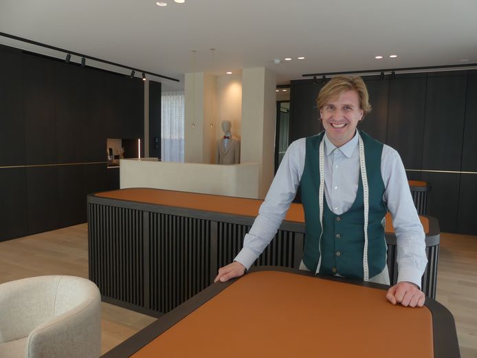 NET OPEN. Na faillissement in Waregem opent Kristof (41) modehuis in ...