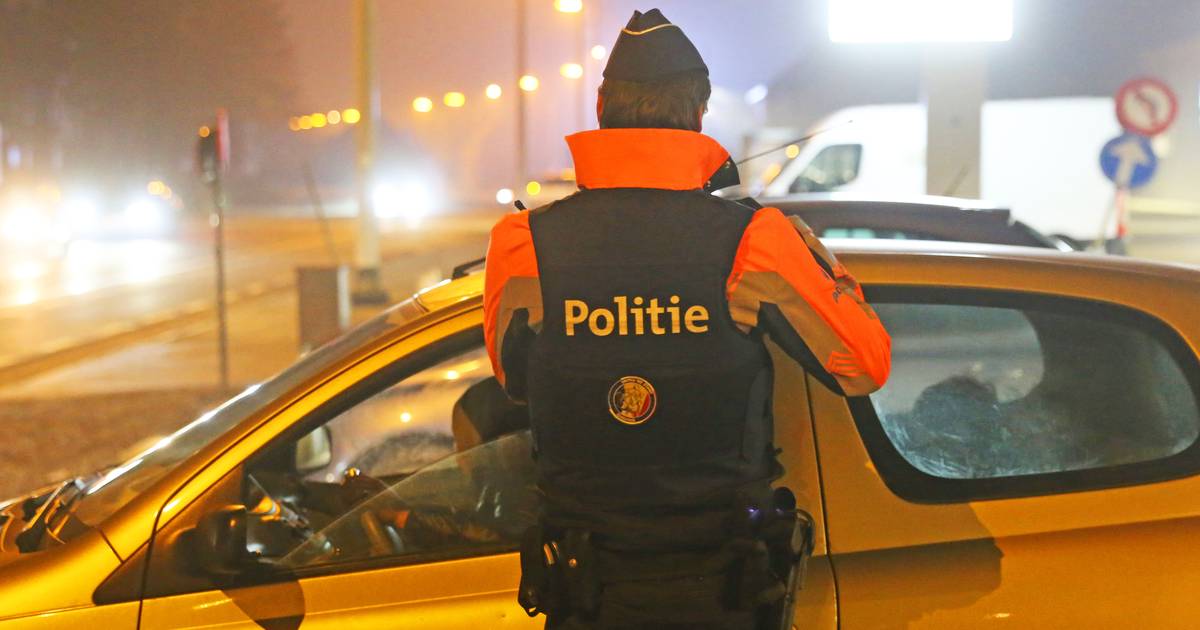 Moeder rijdt rond met 1,66 promille alcohol en zoontje naast zich in de ...