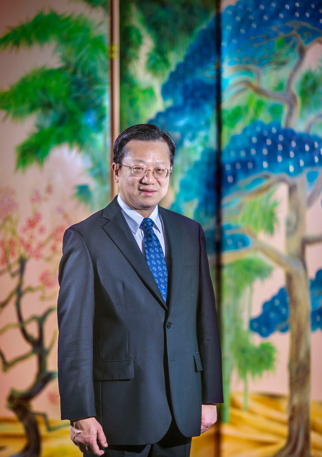 Chinese ambassadeur Xu Hong begrijpt niets van ons wantrouwen | Foto ...