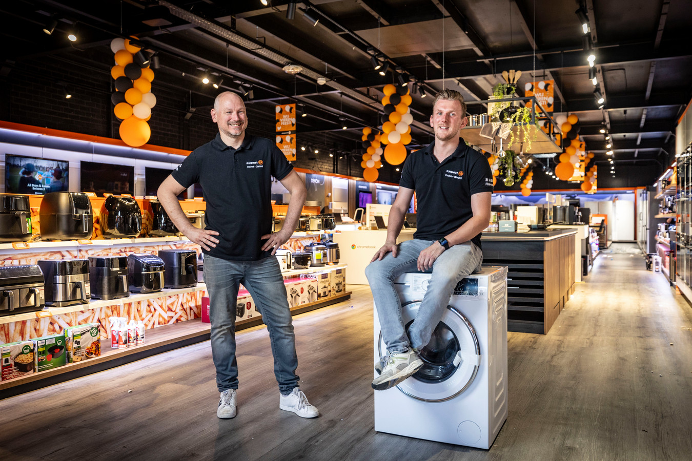 Met verhuizing van Expert naar nieuw pand in Oldenzaal snijdt mes aan ...