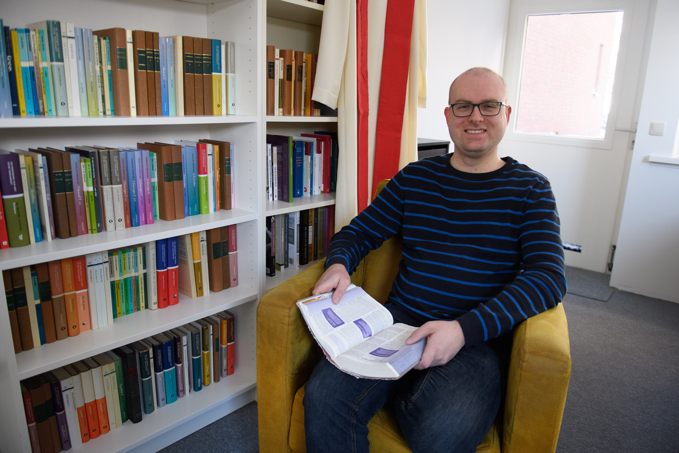 Nieuwe predikant Alex Brinkman: ‘Vragen stellen, daar draait het om’ | Foto | tubantia.nl