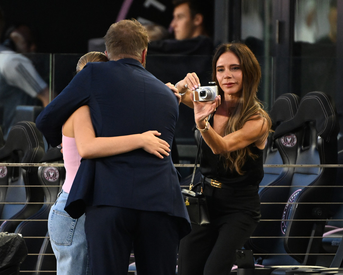 Droomdag voor dochter (12) David Beckham: Harper loopt hand in hand met ...