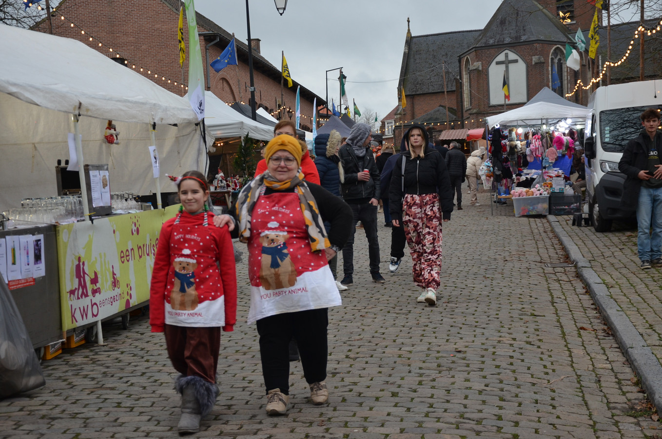 Kerstmarkt en kerststallenexpo in 'kerstdorp' Pollare gaat goed van ...