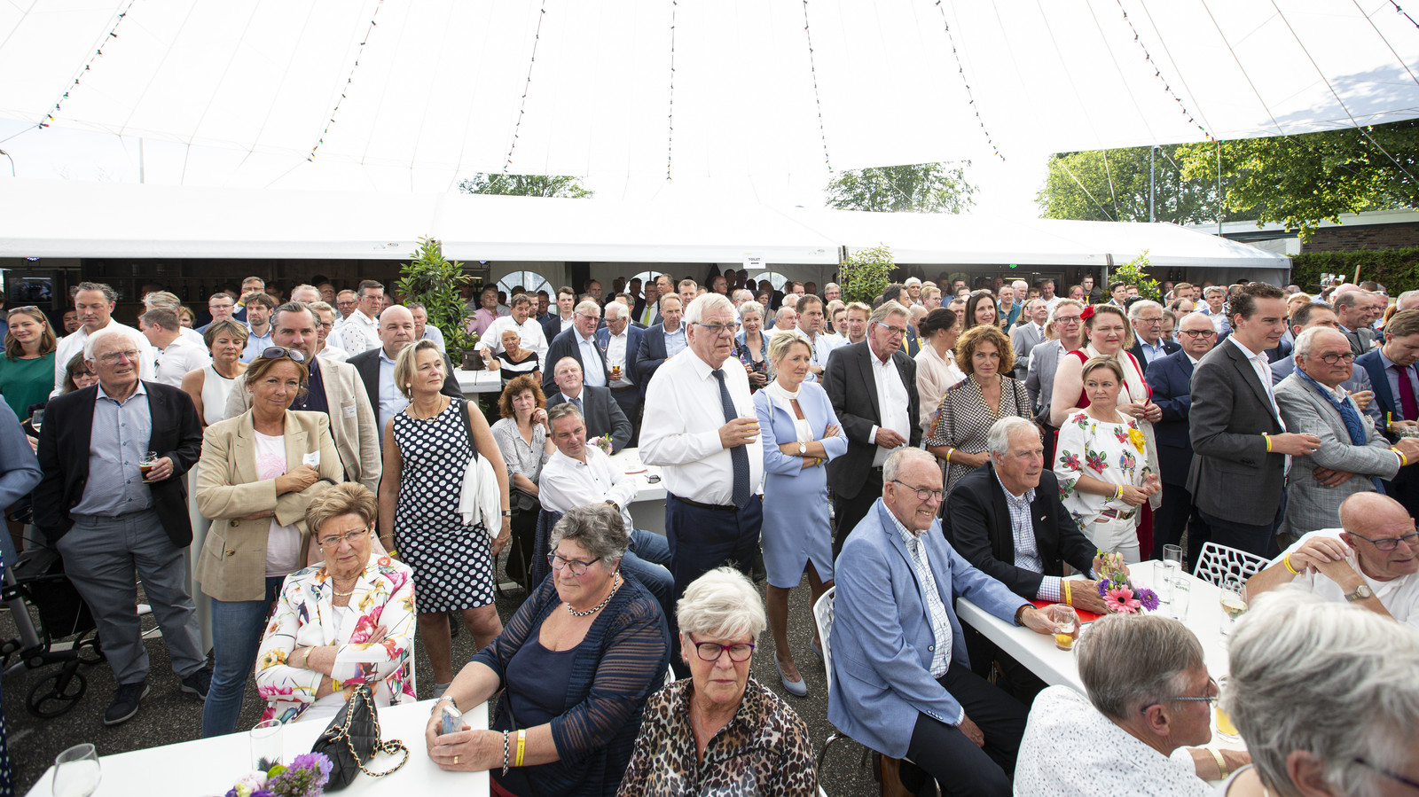 25ste Haringparty bij Bolk in Almelo: ‘Niet alleen maar bobo's’ | Foto ...