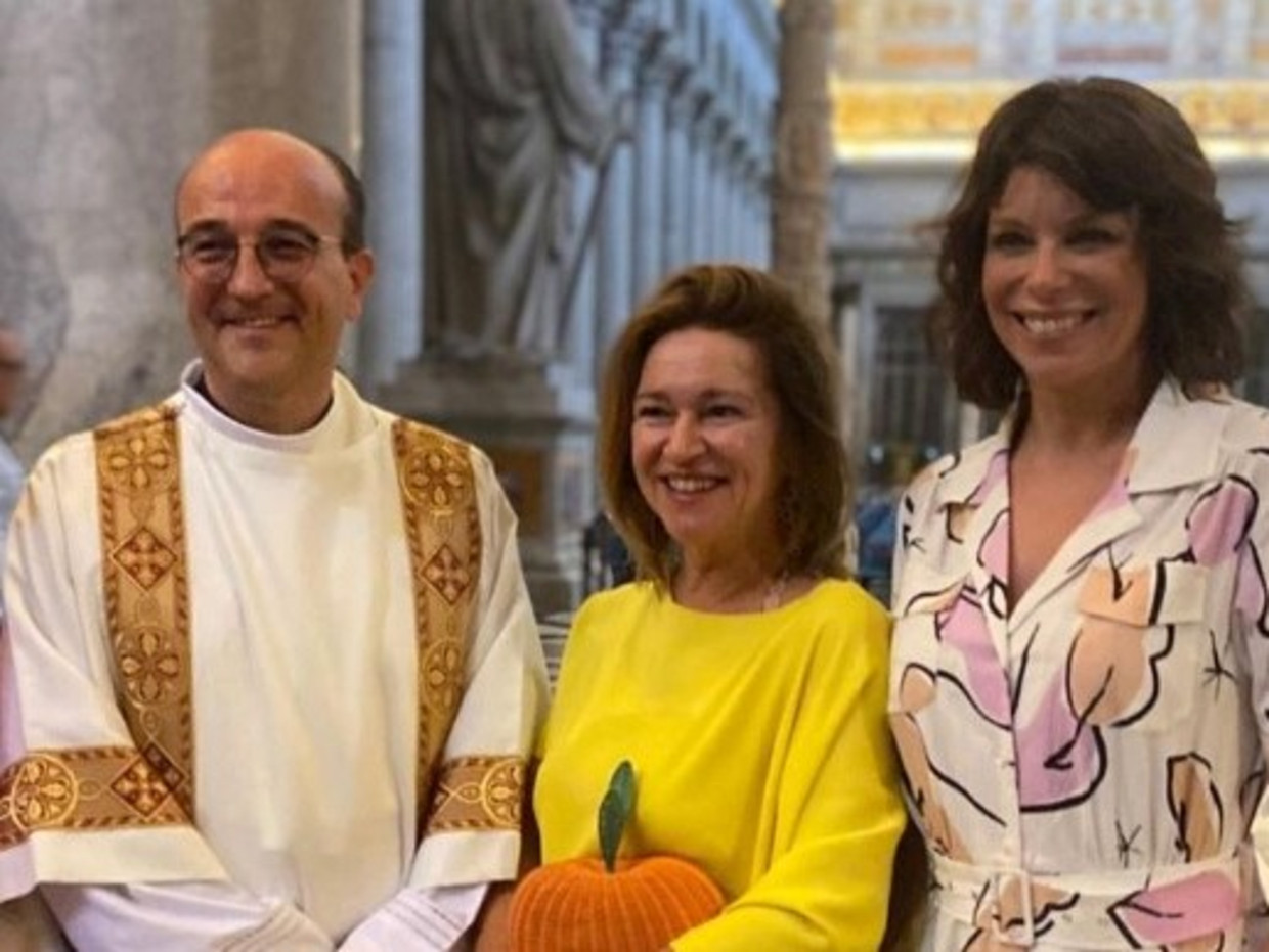 Kunstdealer Patrick van der Vorst is ingewijd als priester: ‘Er is ...