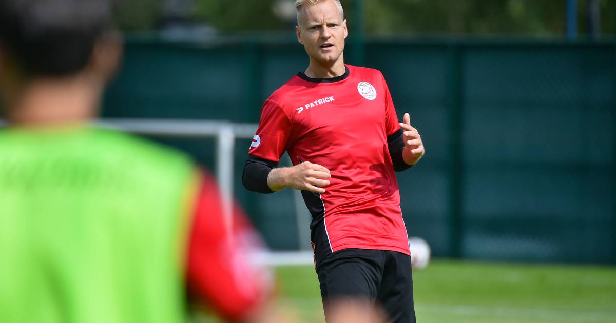 Coach Francky Dury (Zulte Waregem) ziet Deschacht en Pletinckx ...