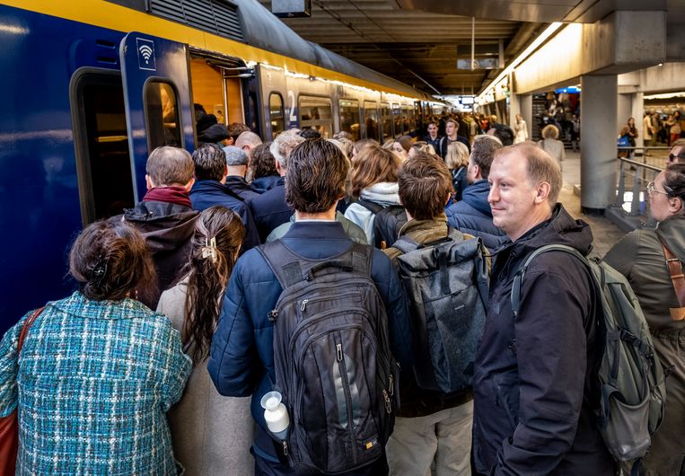 Minder reizigers, meer gedrang: ‘In al mijn jaren in de trein heb ik ...