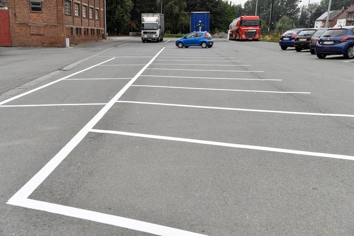 Eindelijk netjes parkeren aan station Oudegem | Dendermonde | hln.be