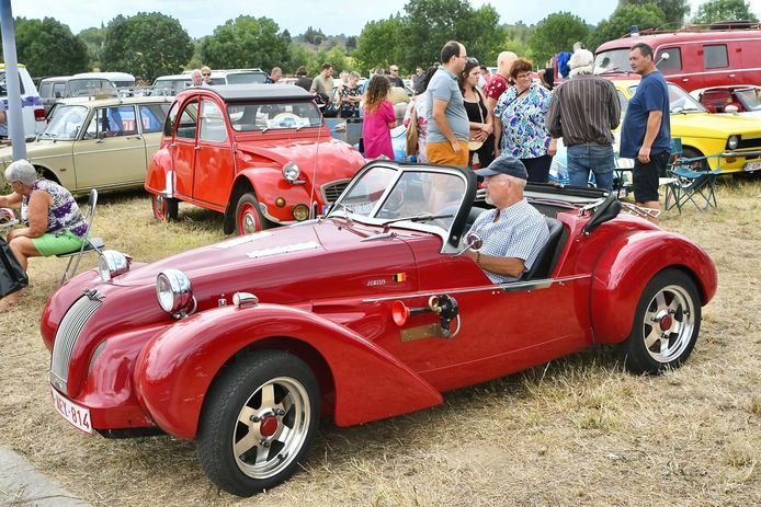 Internationale oldtimermeeting lokt duizenden bezoekers naar Wervik ...