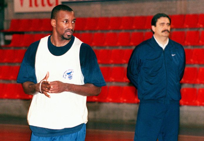 Daren Queenan keert terug naar het Forum: “Kerstgeschenk voor de Okapi ...