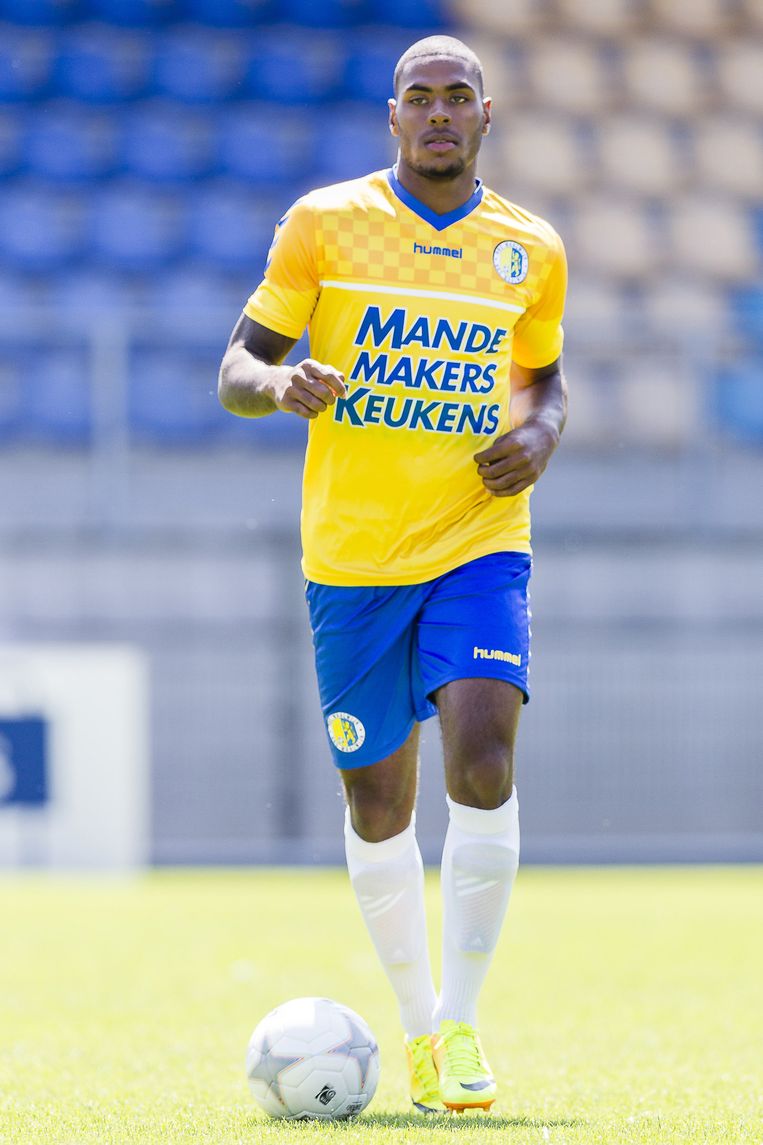 Voetballer en model Denzel Slager (22) werd geweigerd bij Albert Heijn