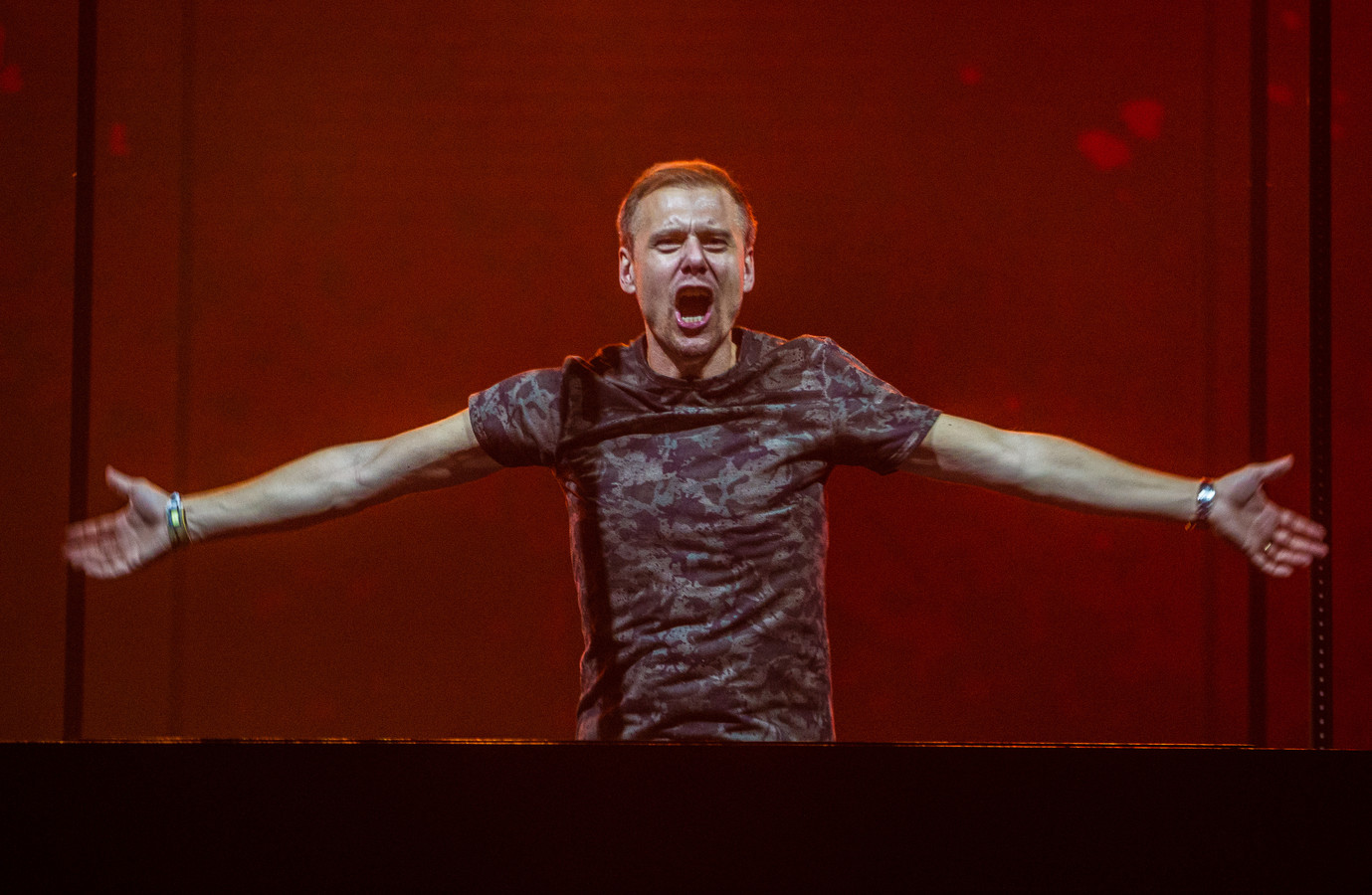 Armin van Buuren lanceert zomerse track met perfecte timing: Armin van Buuren lanceert zomerse track met perfecte timing: