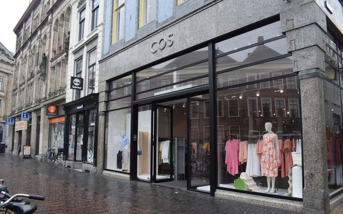 Scandinavische modeketen COS opent ‘stilletjes’ een winkel aan de ...