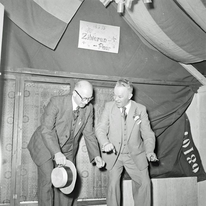 Het zilveren echtpaar Van Luyt vierde een feestje in 1953 | Eindhoven ...
