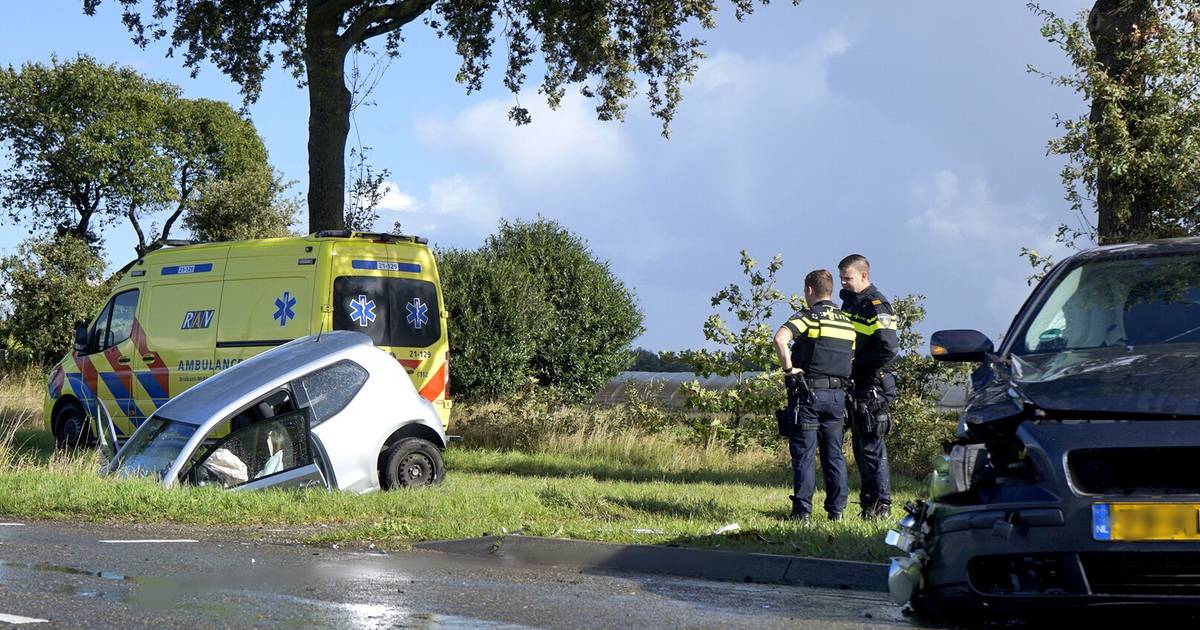 Twee personen raken gewond bij botsing in Oploo | Maasland ...