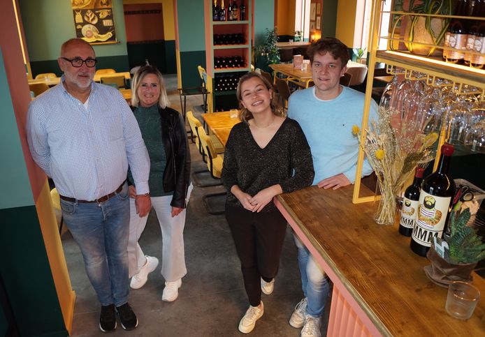 Felle kleuren, nieuwe meubels, maar met respect voor verleden ...