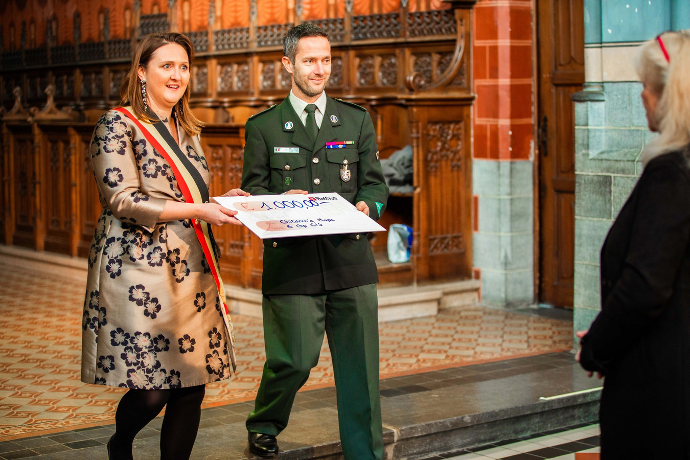 Cheque van 1000 euro voor de Koninklijke Harmonie Oud-Strijders ...