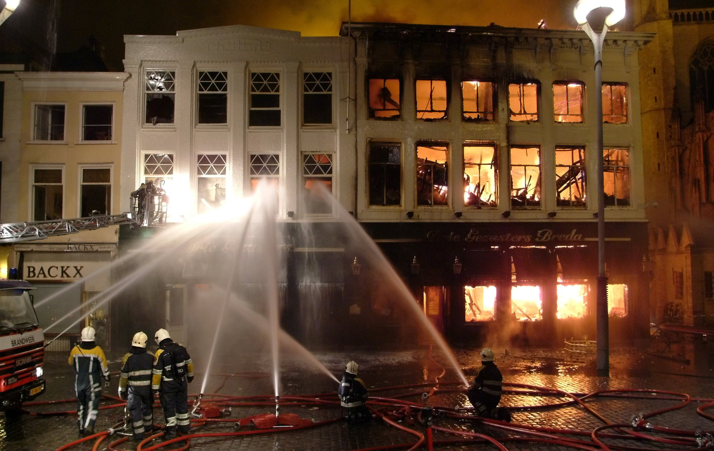 Schoorsteenbrandje werd ongekend inferno: twintig jaar geleden brandde ...