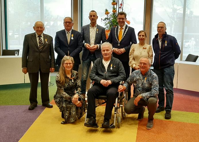 Lintjesregen in Noordoostpolder | Deze 8 inwoners zijn onderscheiden ...