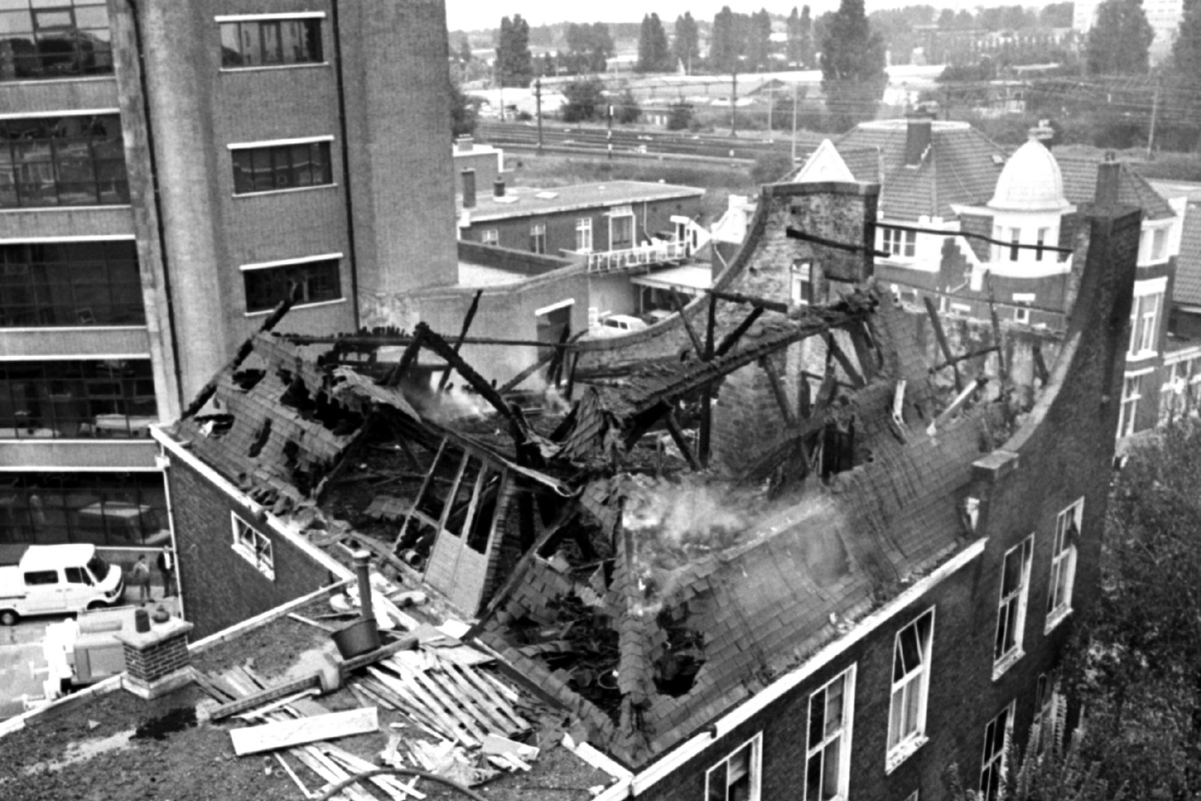 Ruim dertig jaar geleden: elf doden bij brand Pension de Vogel | Foto ...