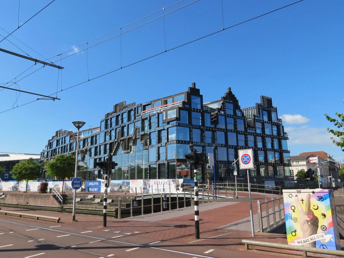 VVV Delft verhuist naar tijdelijke locatie, toeristen zitten even ...