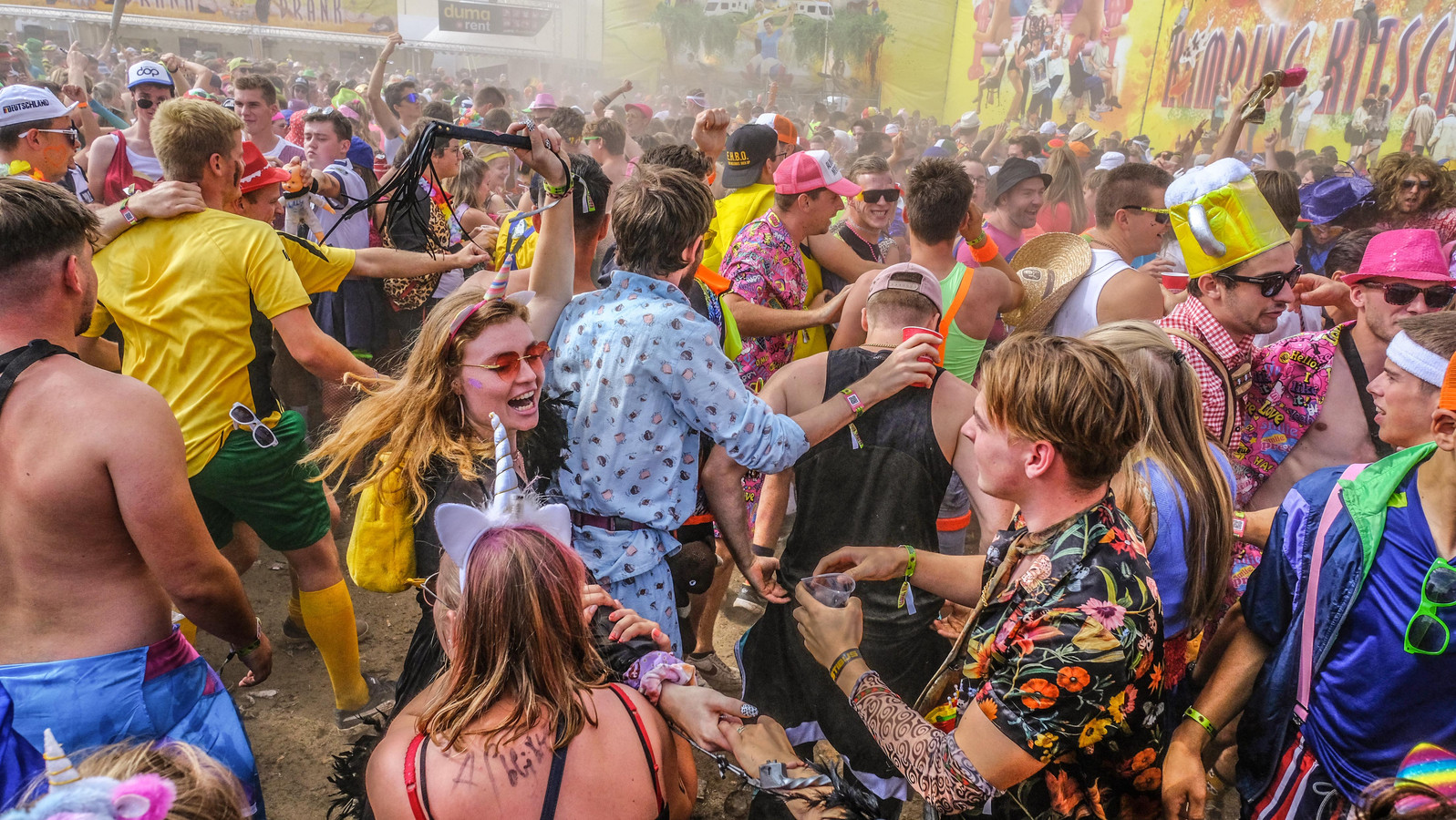 Kamping Kitsch Club opnieuw voltreffer: “Bloot? Ik had er toch wat meer ...