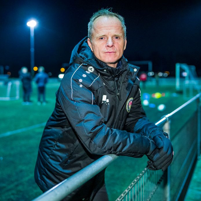 Trainer Peter Burg per direct weg bij BVV | Amateurvoetbal | bd.nl