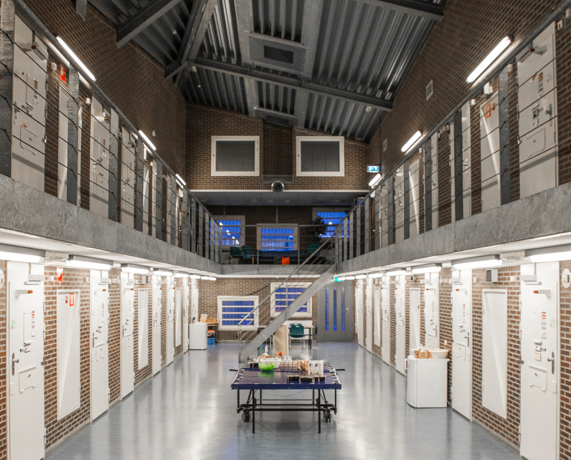 Vrouwelijke gedetineerde ontsnapt uit gevangenis Nieuwersluis tijdens ...