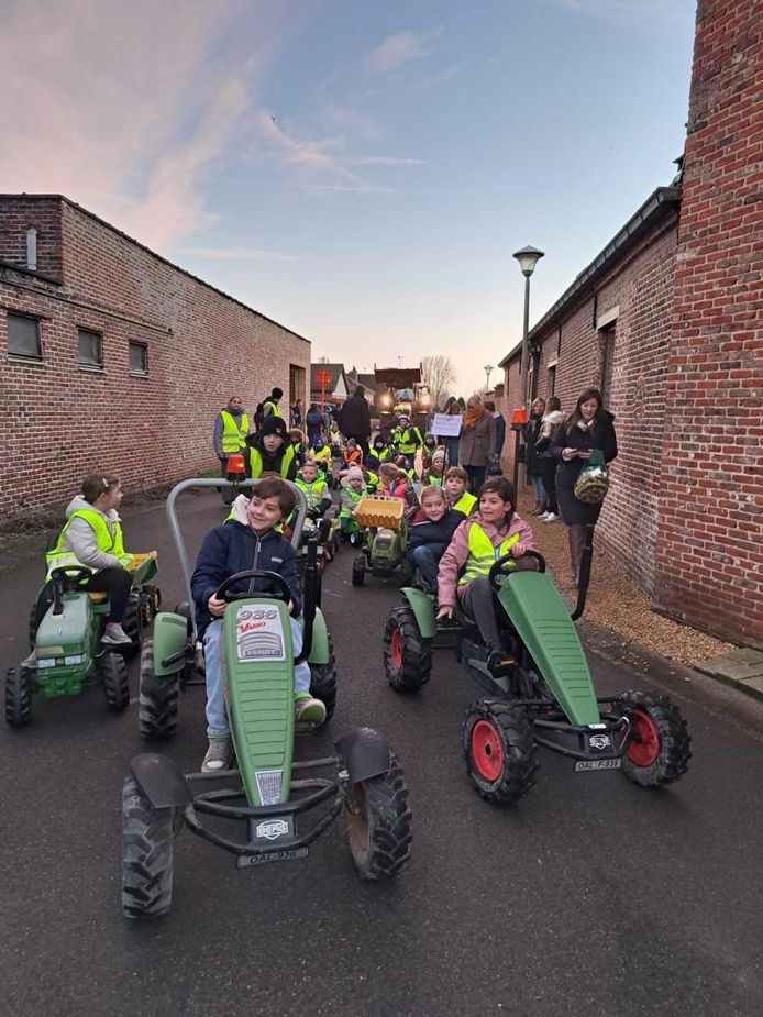 Kinderen trekken met ‘tractorstoet’ door Doorslaar: “Ludieke ...