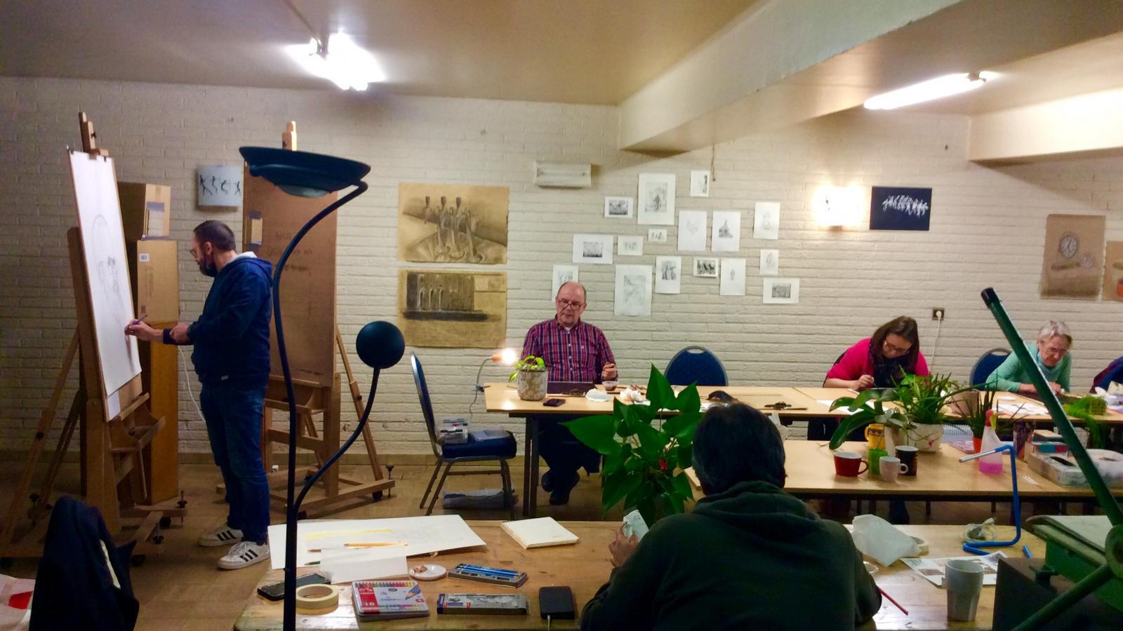 Van glazen bloemen tot kunst met bouwafval: deze 7 kunstenaars openen ...