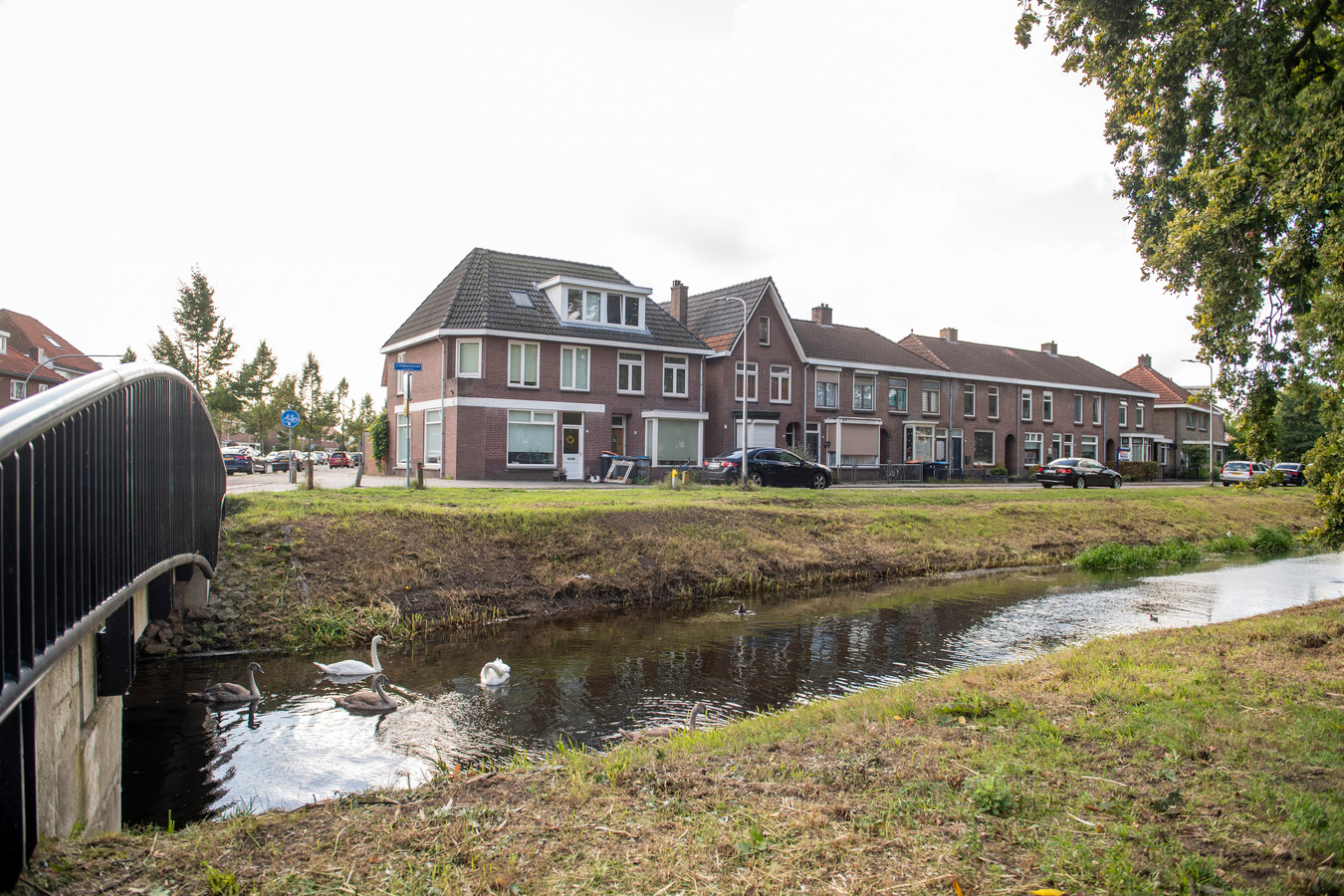 Opnieuw valt een Almelose straat ten prooi aan opkopers: ‘Je wilt er ... Opnieuw valt een Almelose straat ten prooi aan opkopers: ‘Je wilt er ...
