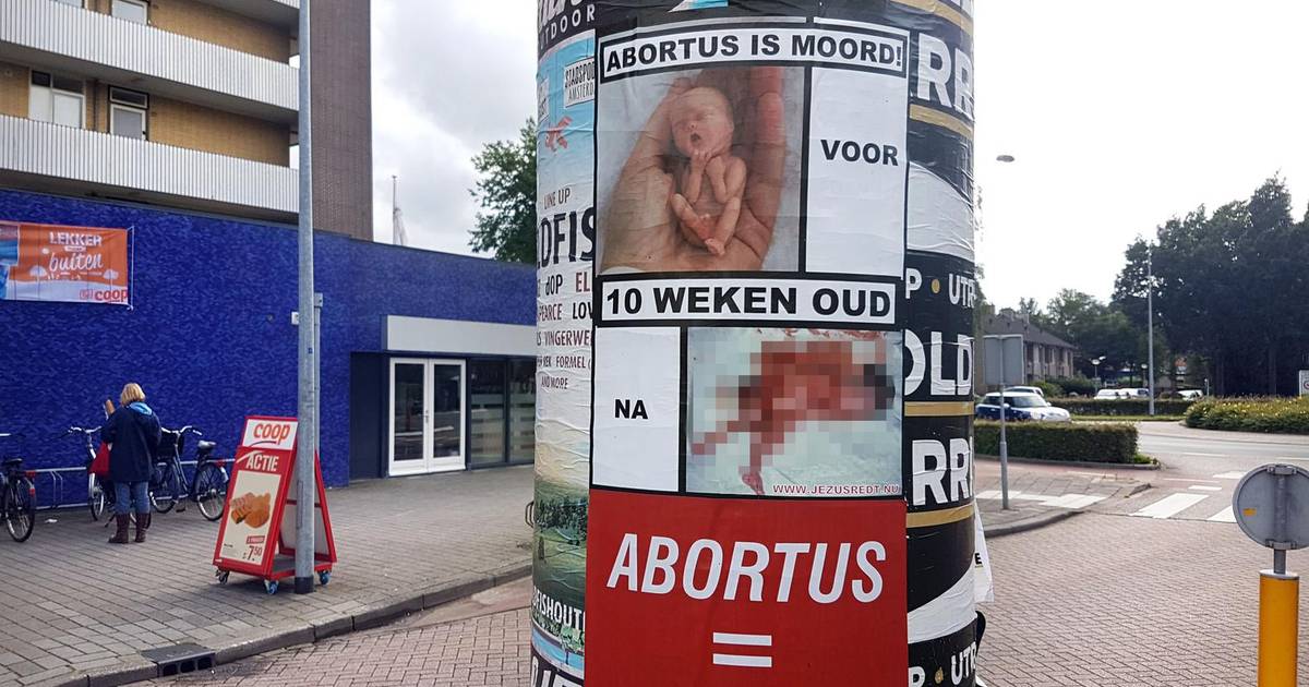 Schreeuw om Leven walgt van 'abortusposters' | Dordrecht | AD.nl