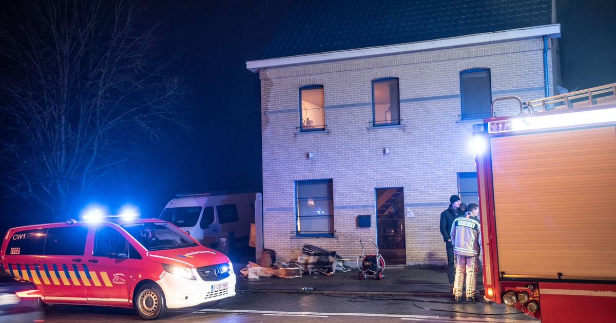 Verwarmingstoestel zet badkamer in brand in huis aan De Buke | Zottegem ...