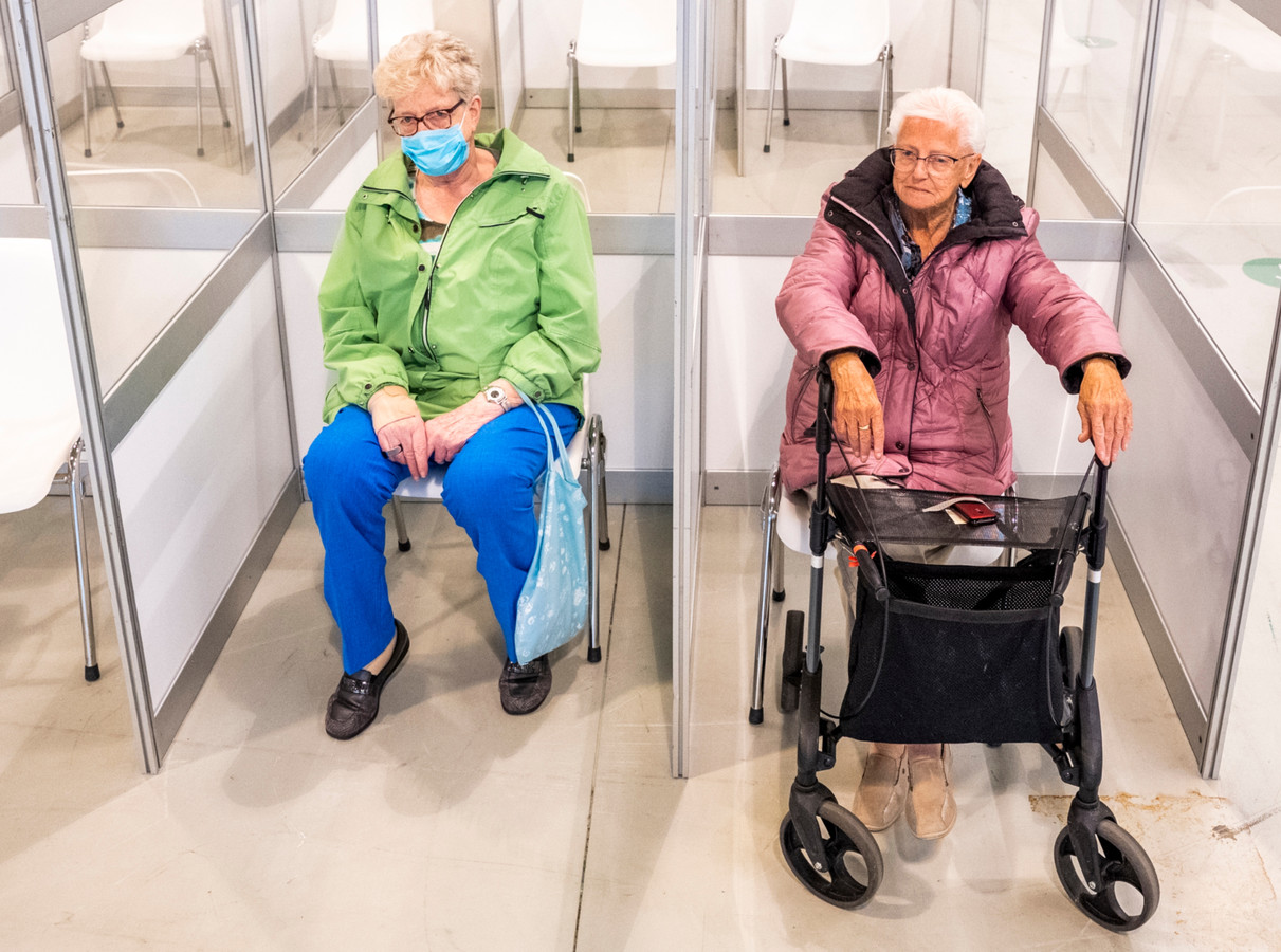 Eerste dag nieuwe prikronde: bij de GGD gaat het van een leien dakje, alleen de terugreis is een ...