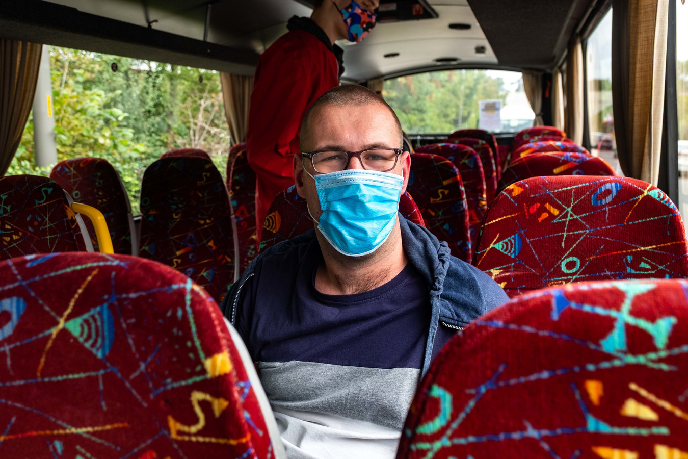 Leerlingen van BuSO De Tjalk zitten urenlang op de bus naar school ...