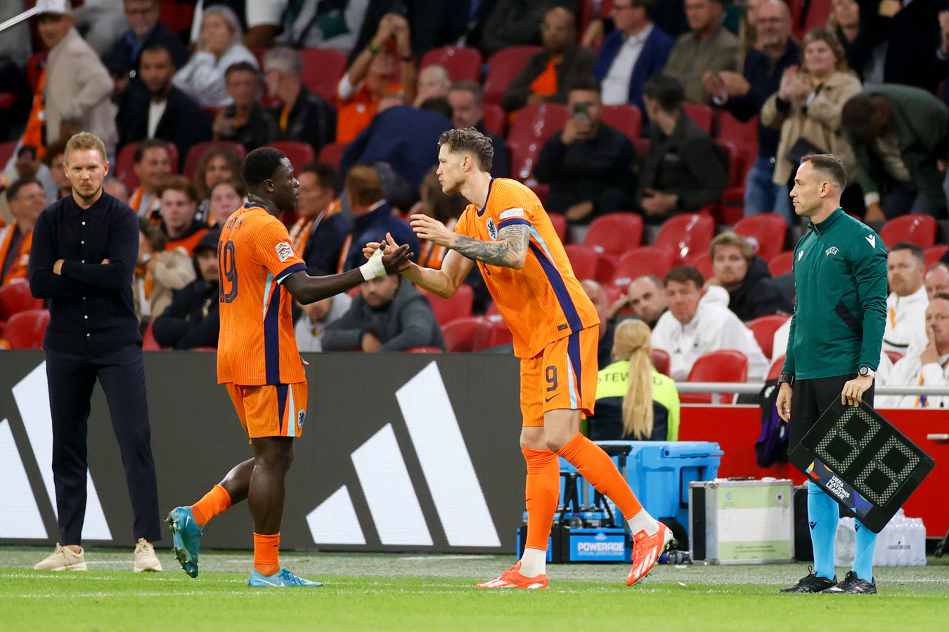 Keiharde keuze bij Ajax in de spits: wordt het Brian Brobbey of Wout Weghorst? Of toch Chuba ...