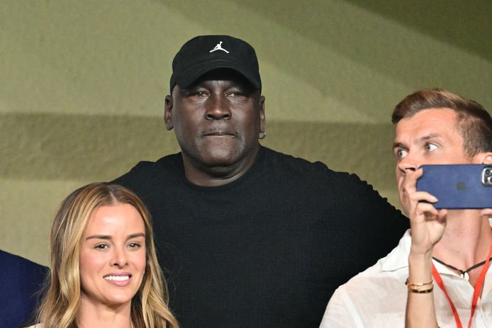 Gespot in de tribunes van AS Monaco: Michael Jordan ziet met zijn vrouw ...