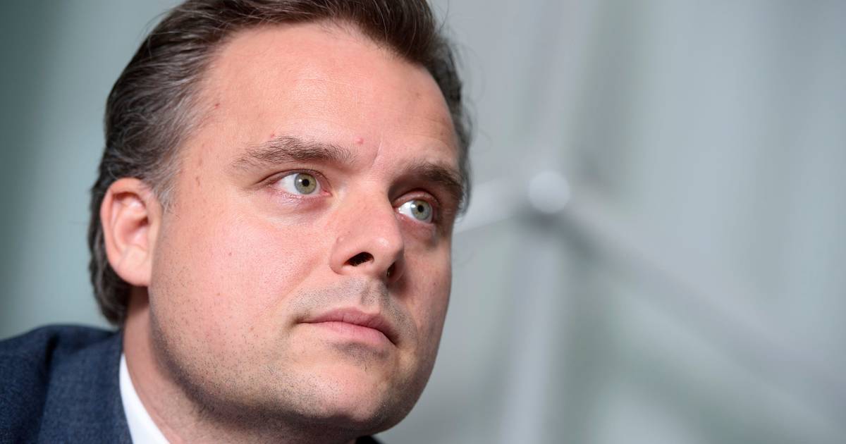 Minister Philippe De Backer (Open Vld) komt klinken in Evergem ...