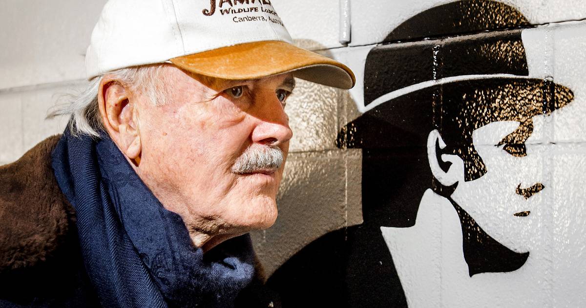 John Cleese opent Silly Walks-tunnel in Eindhoven | Binnenland | AD.nl