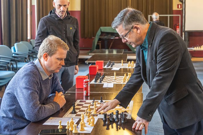 Schotse Grootmeester verslaat 21 van de 22 leden van club Boey tijdens ...