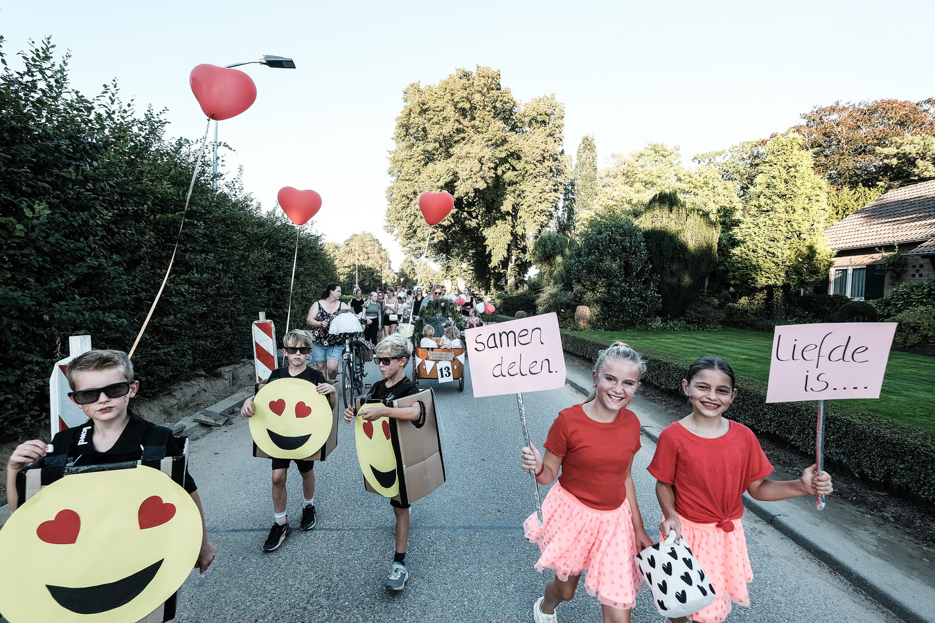 Oranjefeest Angerlo in tropische sferen: was het ooit zo warm? | Foto ...