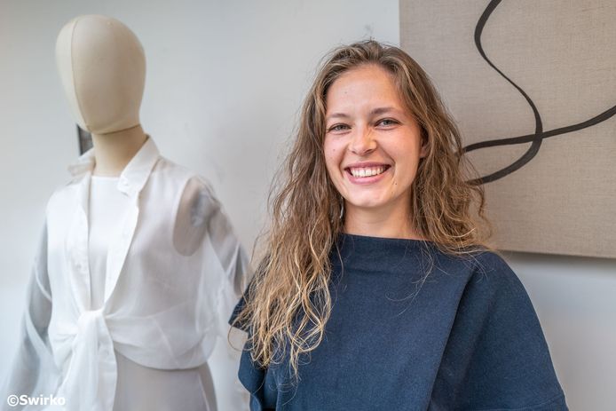 Modeontwerpster Silke (24) toont haar nieuwe collectie in pop-up: “Ik ...