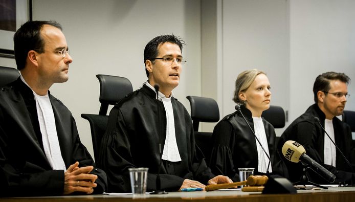 Rechters zien niets in wet minister Dekker over vervroegde vrijlating ...