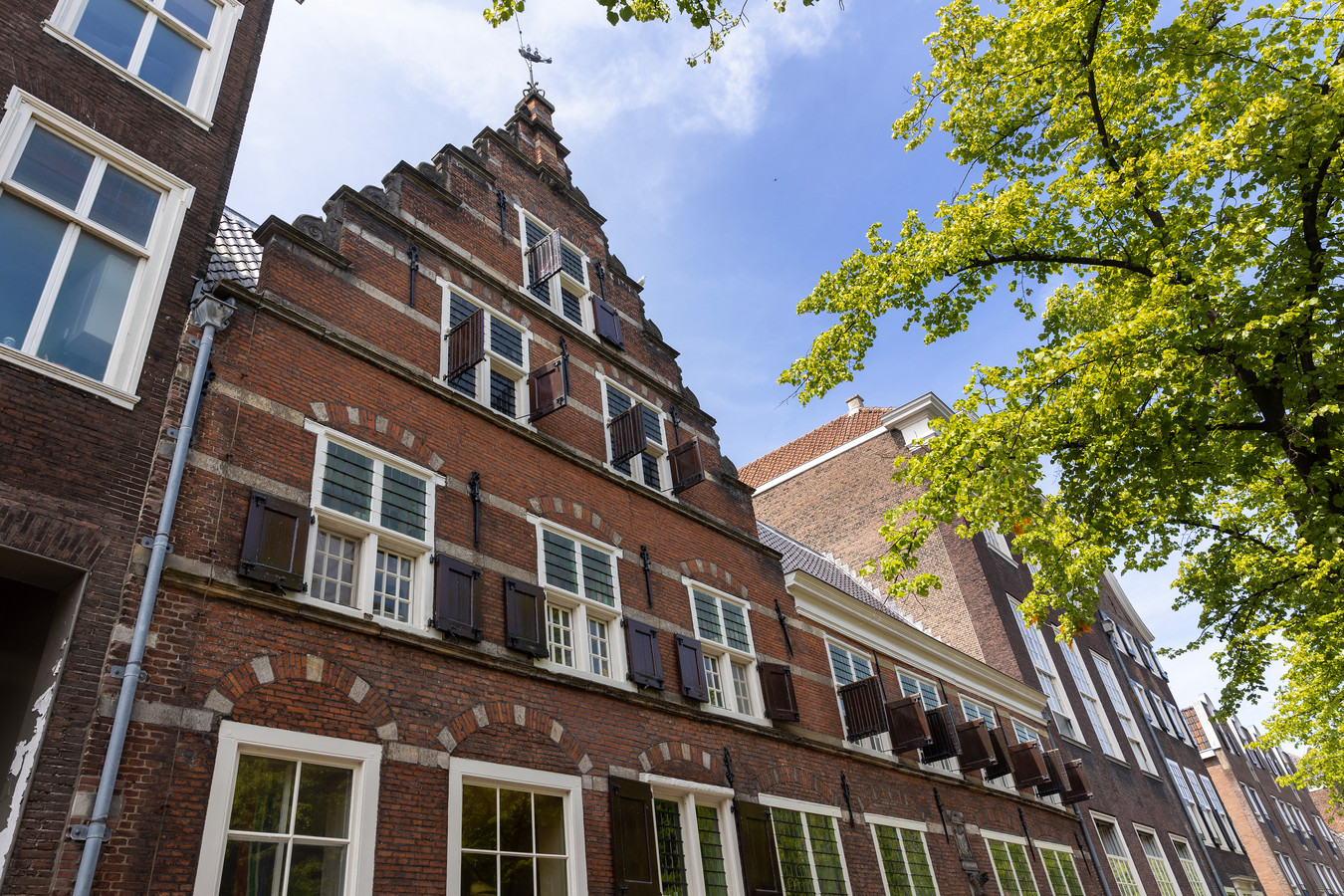 Delft is doordrenkt van slavernijverleden, maar komen er excuses ...